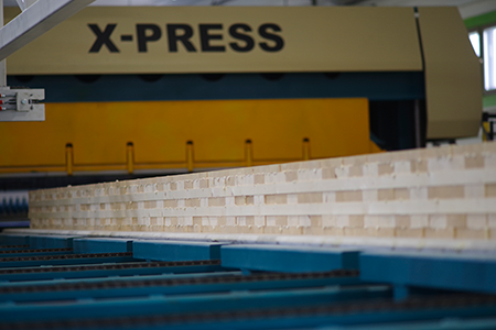 HOISKO CLT -elementti - liimaus perustuu laatuun - CLT:n liimausprosessi